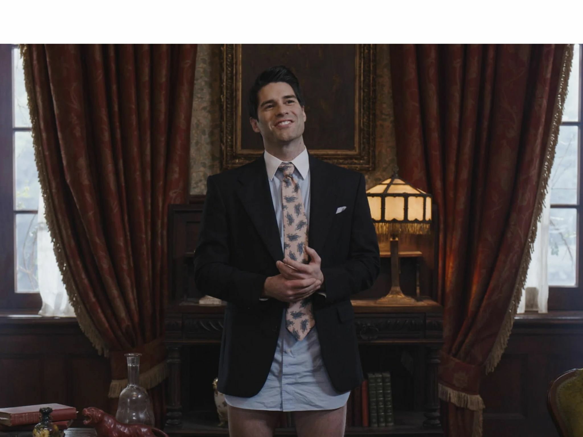 Entrevista con Asher Grodman por Ghosts y su tercera temporada