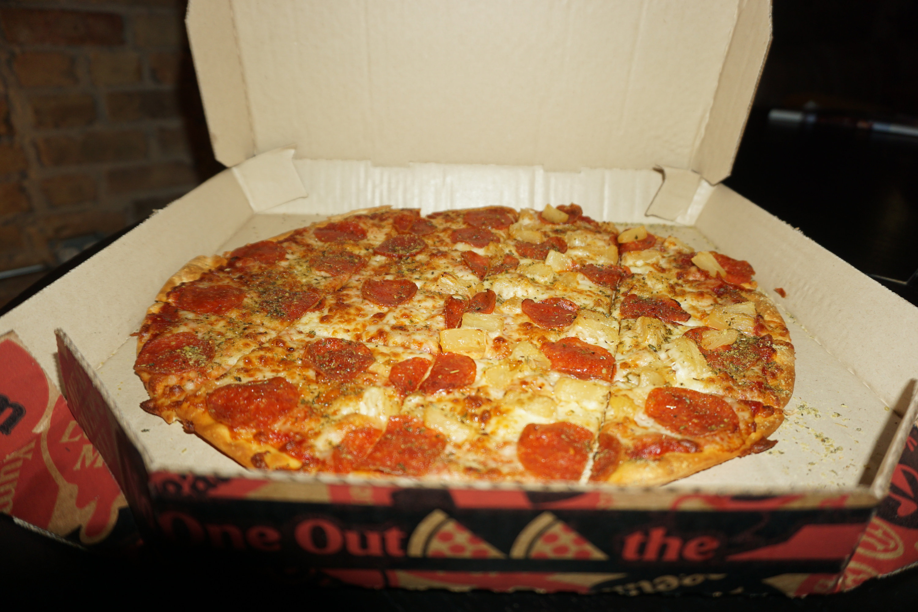 Pizza Hut Pepperoni Pizza Slice Yeah, I Ate That: Pizza Hut Gets Cozy