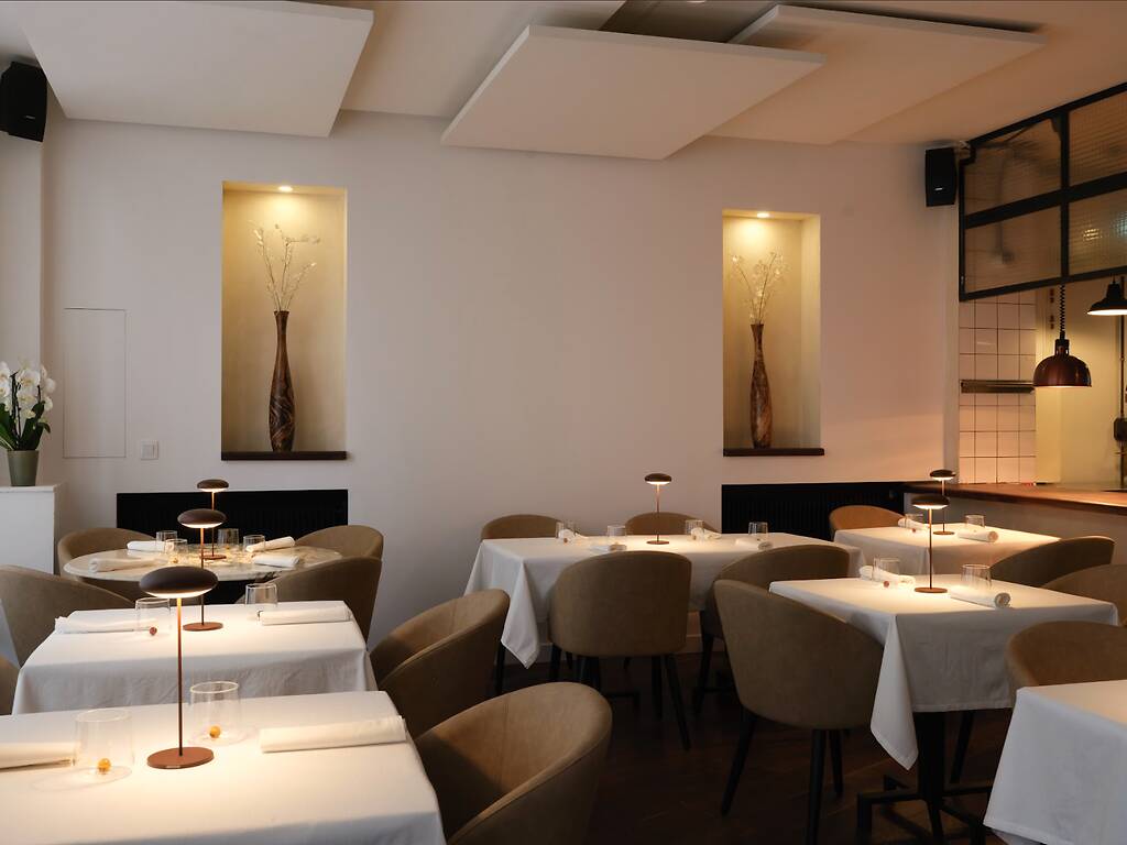 The Most Romantic Restaurants in Paris, According To Experts