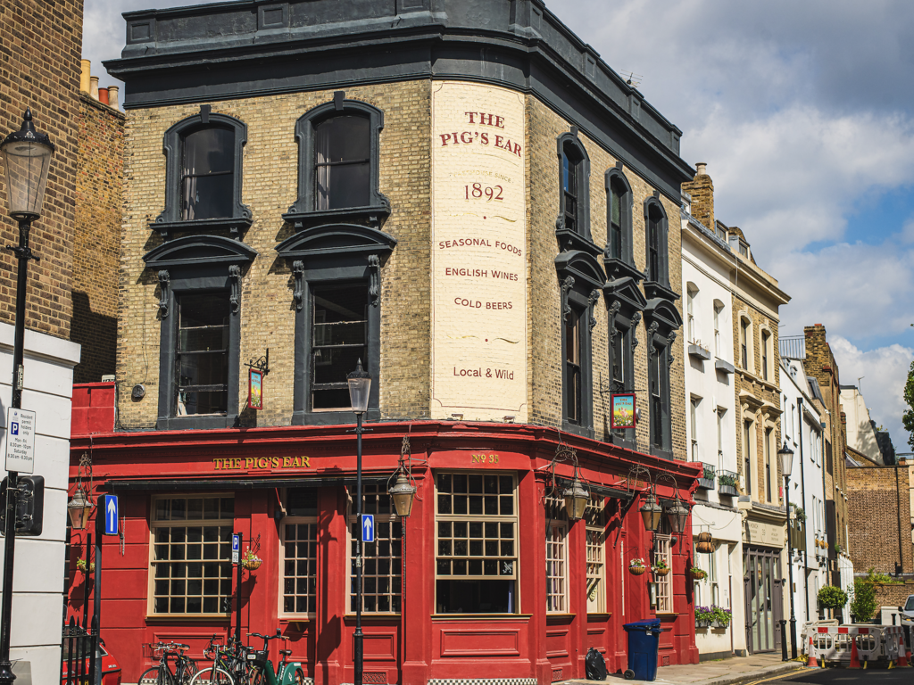 10 Best Pubs In Chelsea For A Fancy Pint And Pub Grub