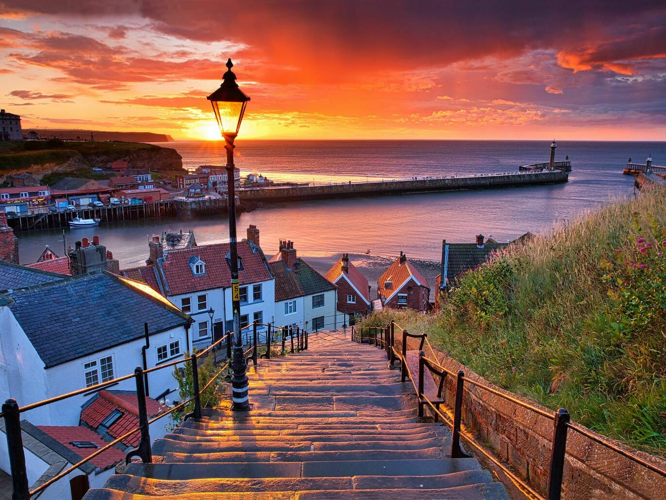 18 Absolute Best Things To Do in Whitby