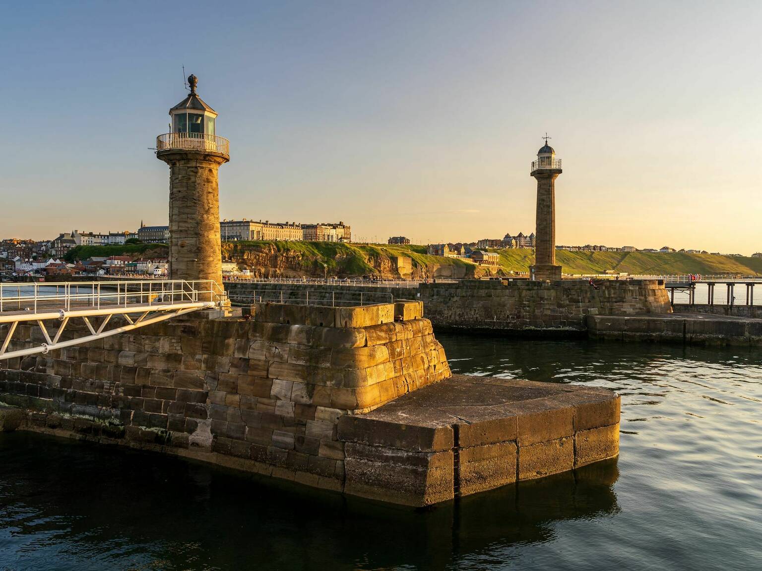 18 Absolute Best Things To Do in Whitby