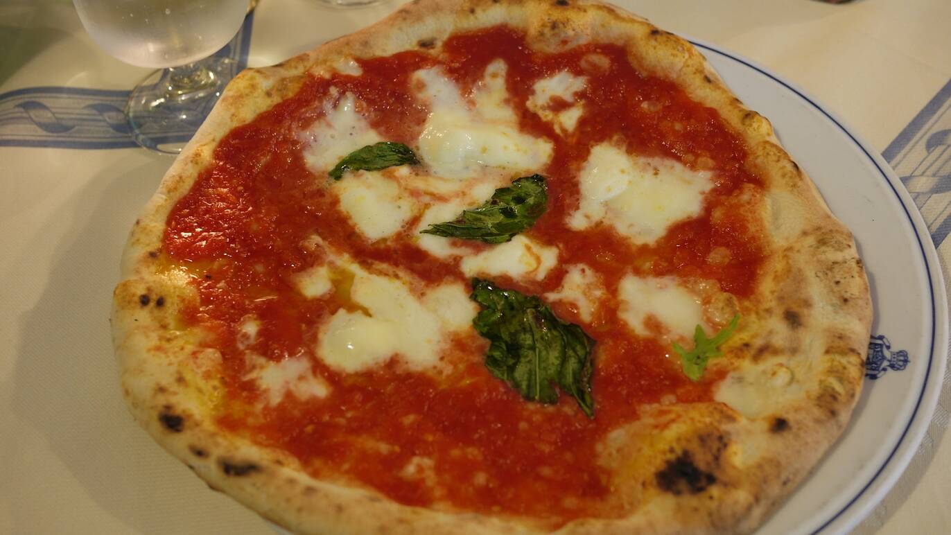 13 Best Pizzerias in Naples, Picked By Locals