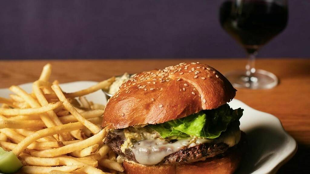 The 17 best hamburgers, smash burgers and cheeseburgers in NYC