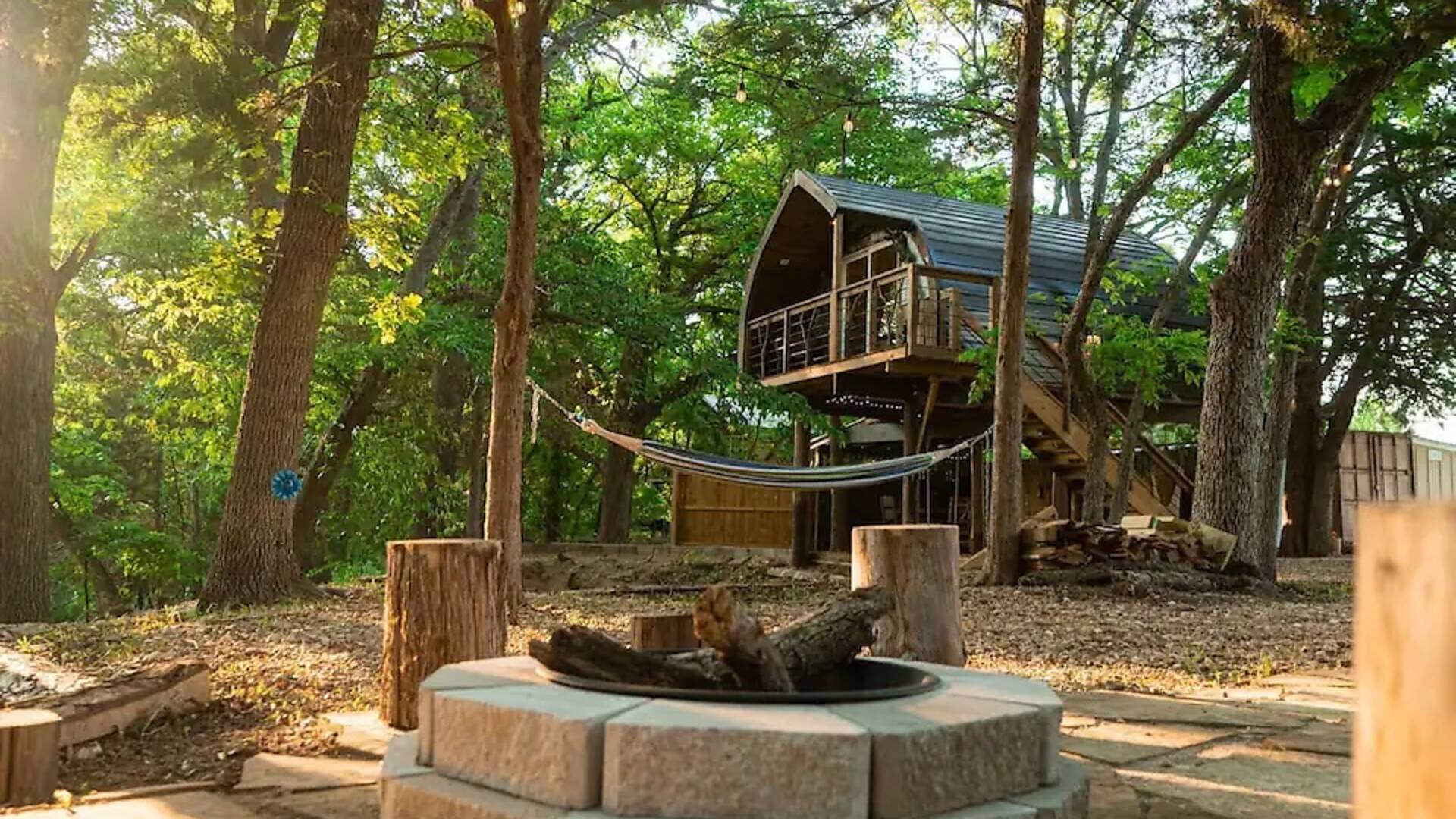 The 14 Best Treehouse Airbnbs in Dallas for 2024
