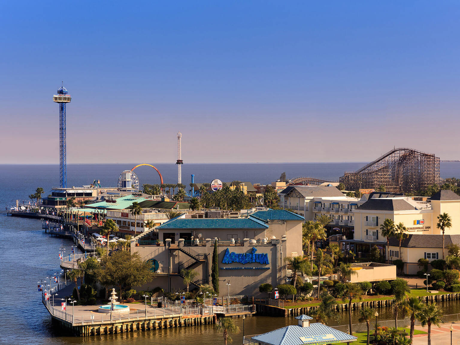 15 Best Boardwalks in the US For Scenic Waterfront Strolls