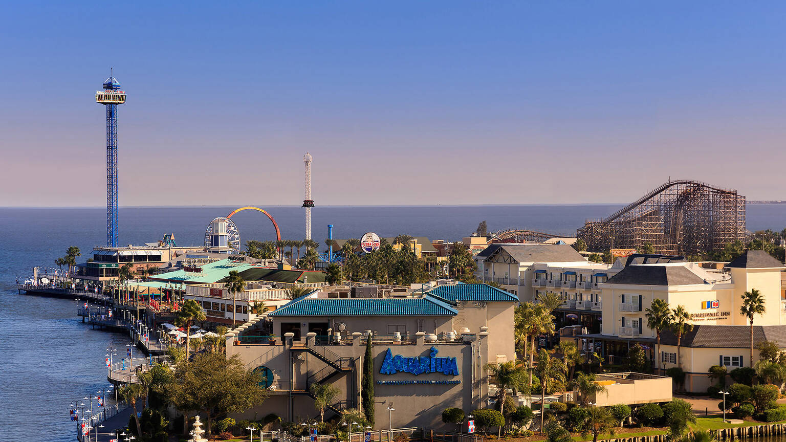 15 Best Boardwalks in the US For Scenic Waterfront Strolls