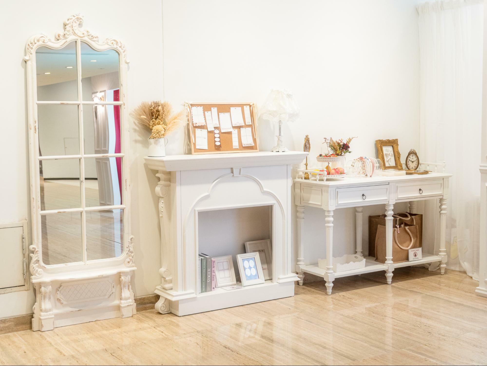 A New Coquette-Themed Photo Booth By Solace Studios Is Now Open At City ...