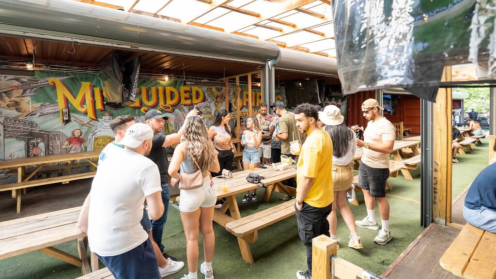 12 Best Sports Bars in NYC to Watch a Game With a Beer and Grub