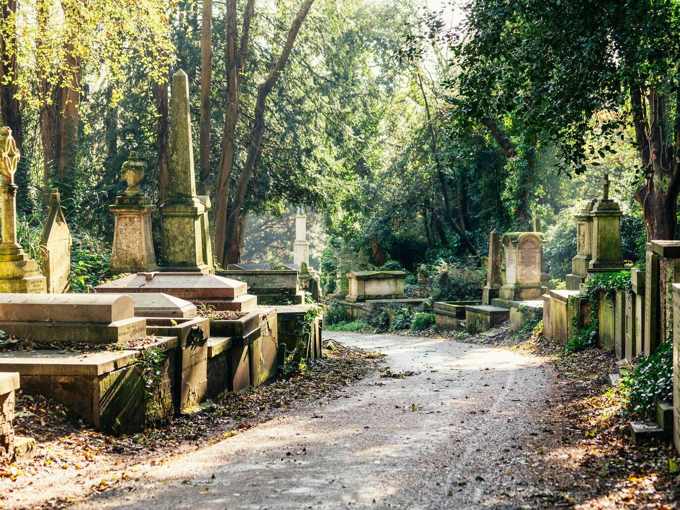 5 Eerily Beautiful Graveyards & Cemeteries to Visit in the UK