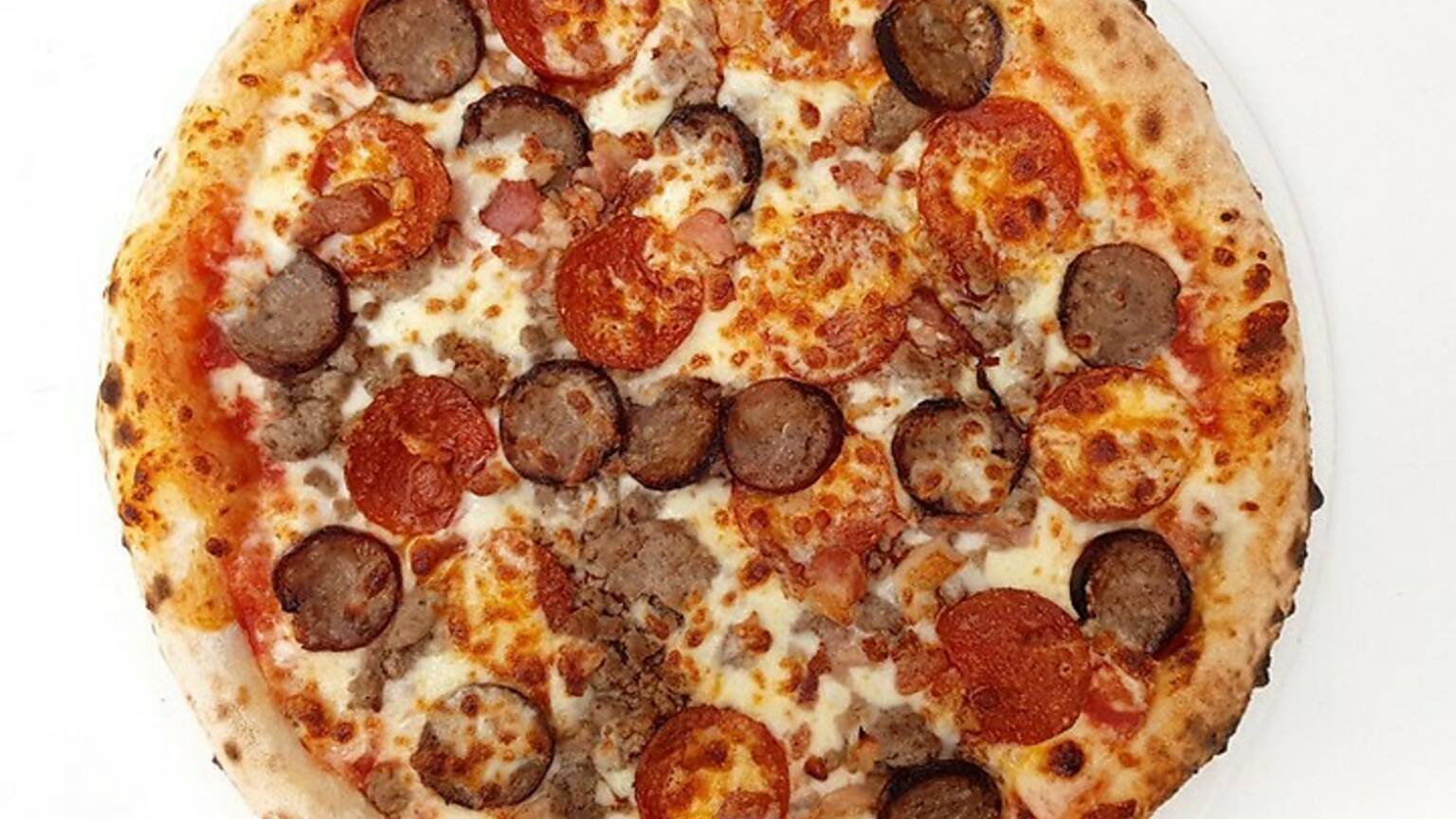 The Long Weekend Pizza: Home-Based Wood-Fired Gem In East Coast