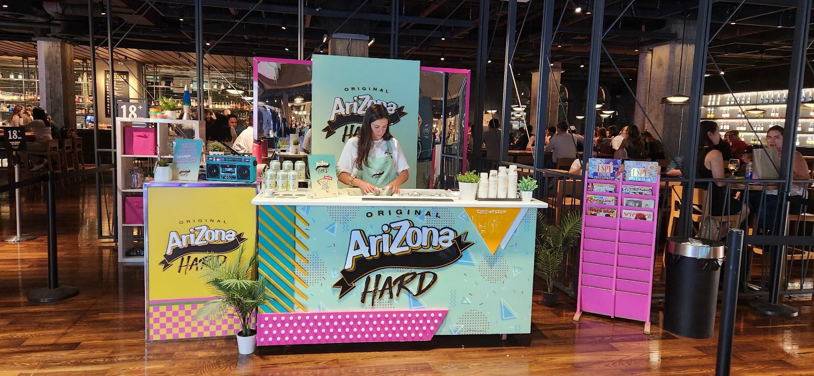 Échantillons gratuits de thé Arizona Hard disponibles au centre-ville