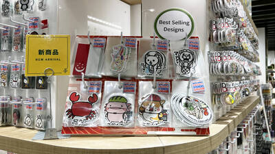 Hands | Shopping in Changi , Singapore