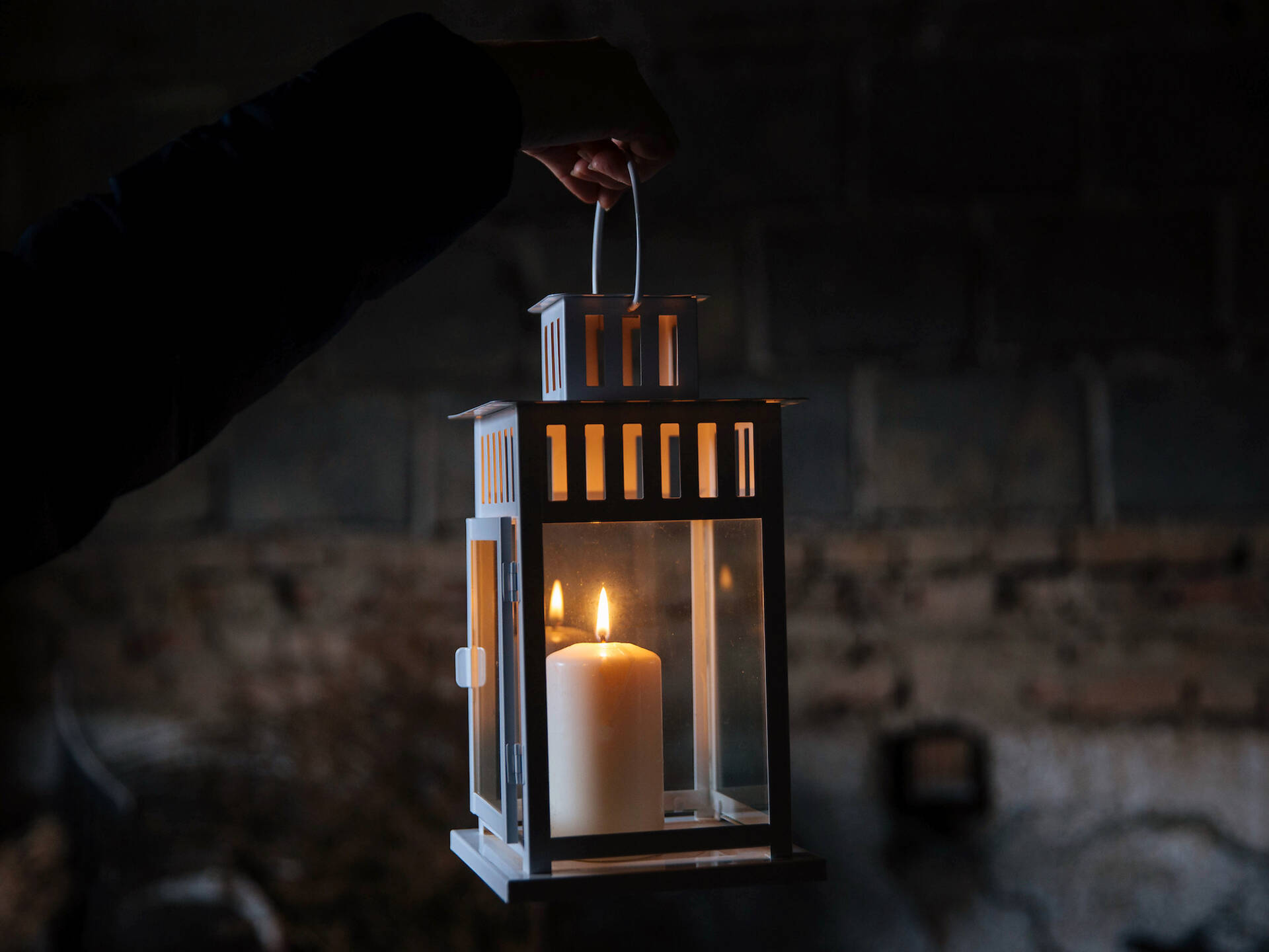 18 Best Ghost Tours in the US Through Cemeteries, Towns and Jails