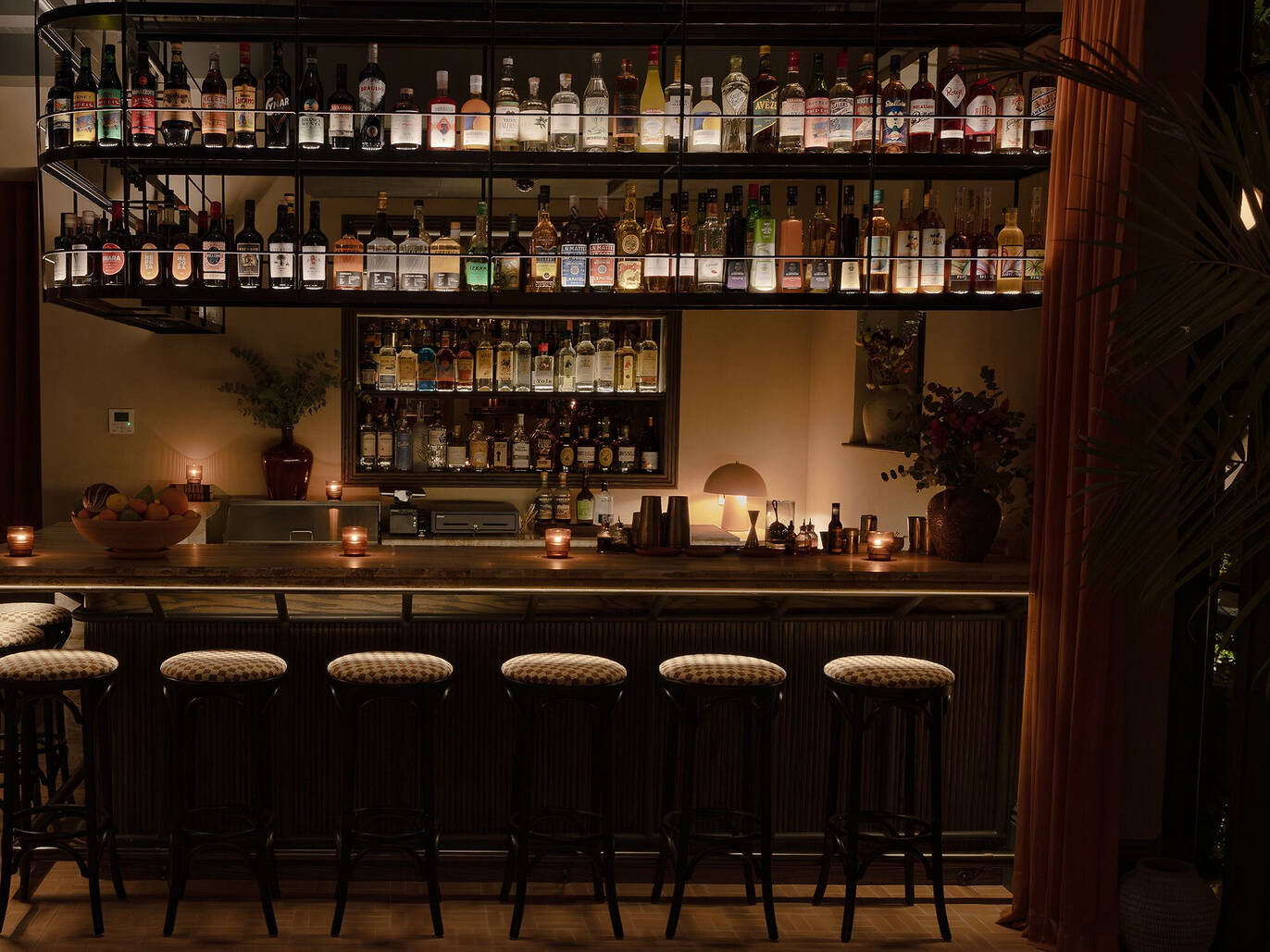 18 Cozy Bars in Philadelphia For a Warm & Welcoming Vibe