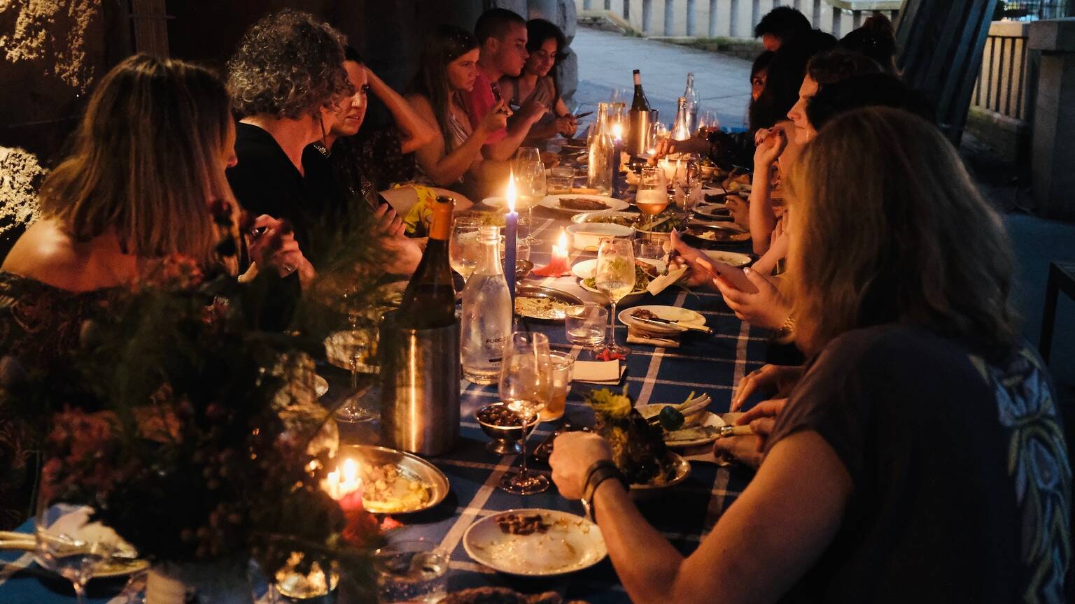 Theeca Darlinghurst | Café by day, wine and vinyl bar by night