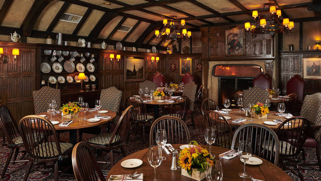 17 Coziest Restaurants and Bars in L.A. For Chilly Evenings