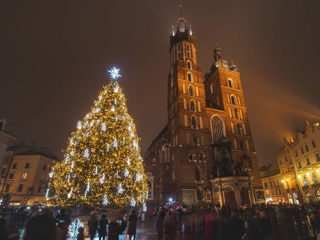 11 Most Beautiful and Iconic Christmas Trees in the World
