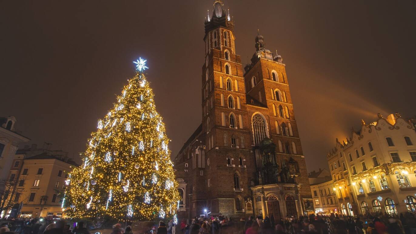 11 Most Beautiful and Iconic Christmas Trees in the World
