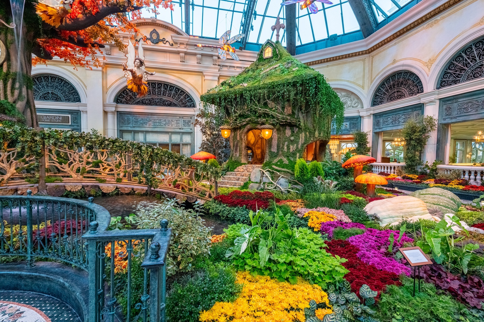 Bellagio Conservatory & Botanical Gardens | Things to do in Las Vegas