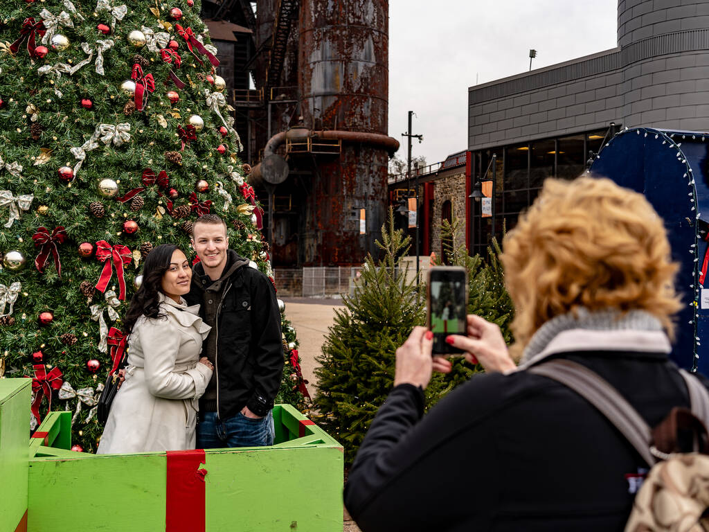 18 Best Christmas Cities in the USA to Visit for the Holidays