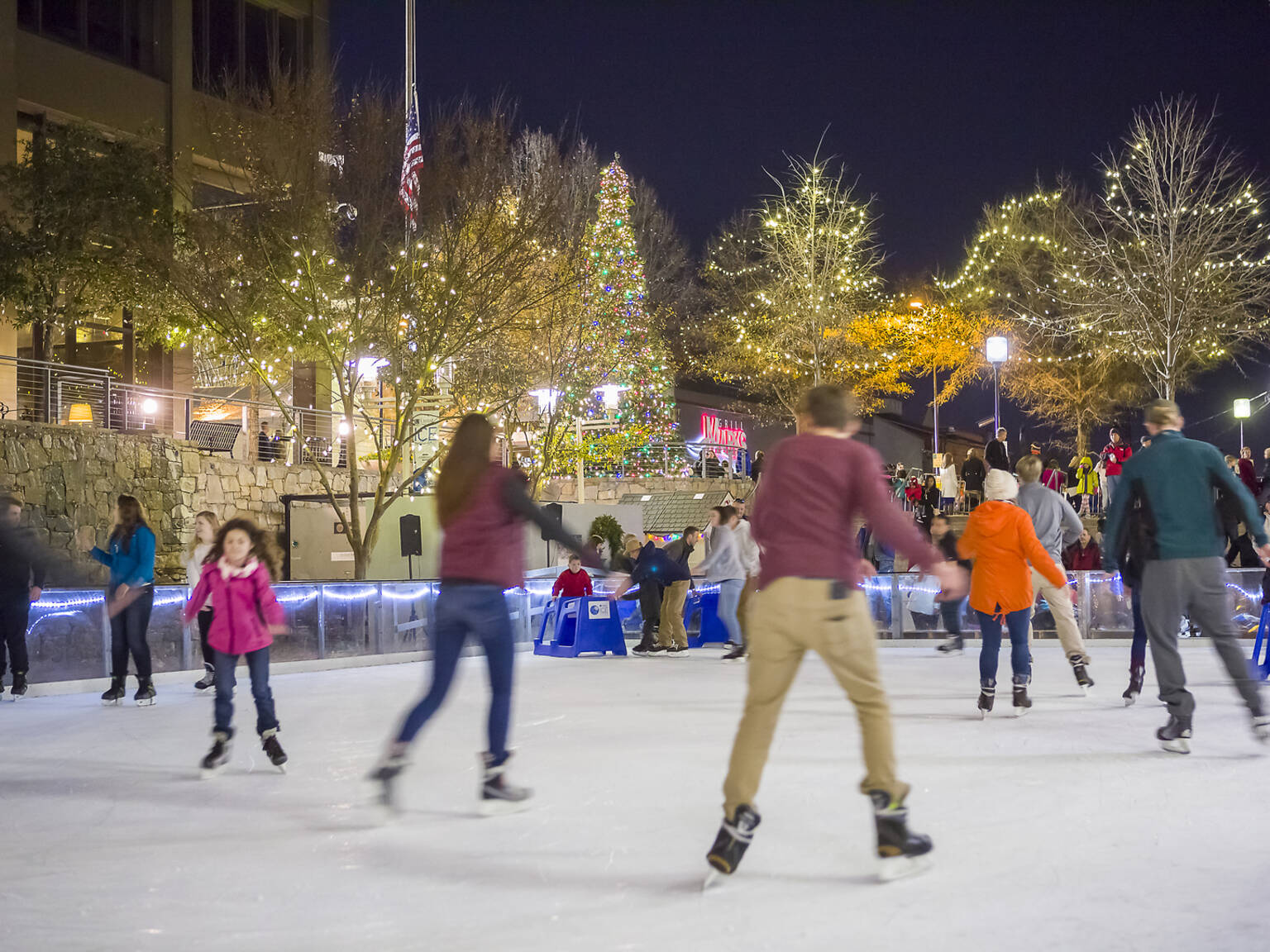 18 Best Christmas Cities in the USA to Visit for the Holidays