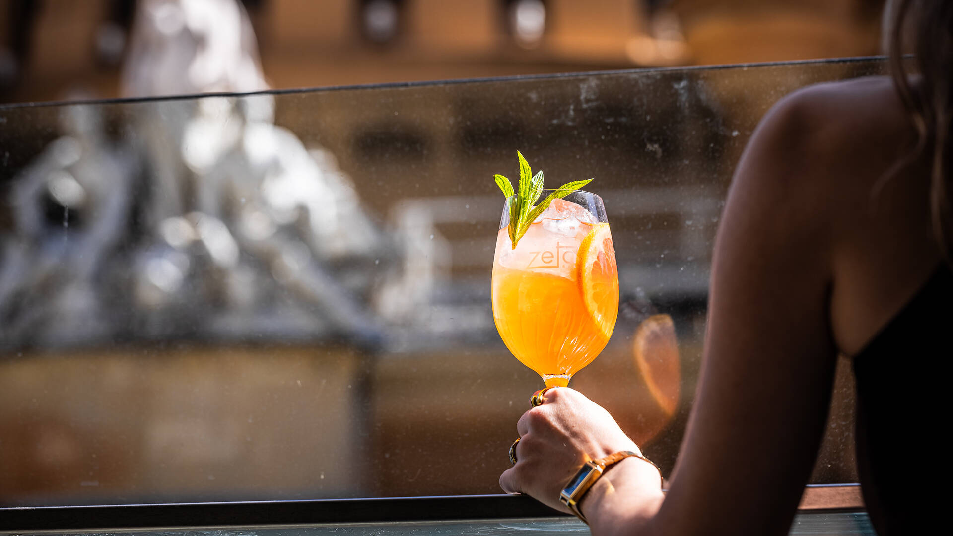 Zeta Bar | Hilton Sydney's smart and slick cocktail bar