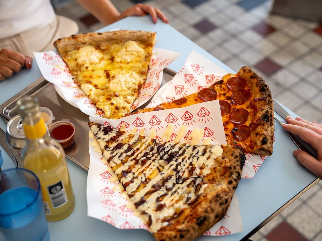 19 Best Pizzas In The World, According to Writers Who’ve Tasted Them All