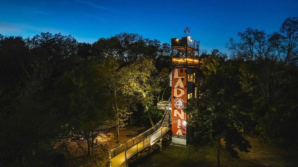 The 14 Best Treehouse Airbnbs in Dallas for 2024