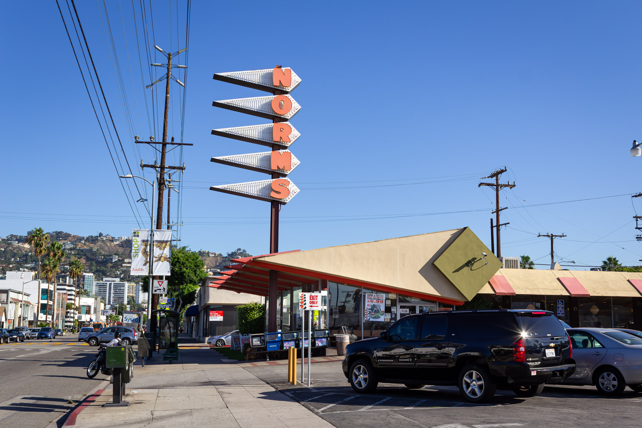 L.A.’s most iconic Norms location might become a Raising Cane’s