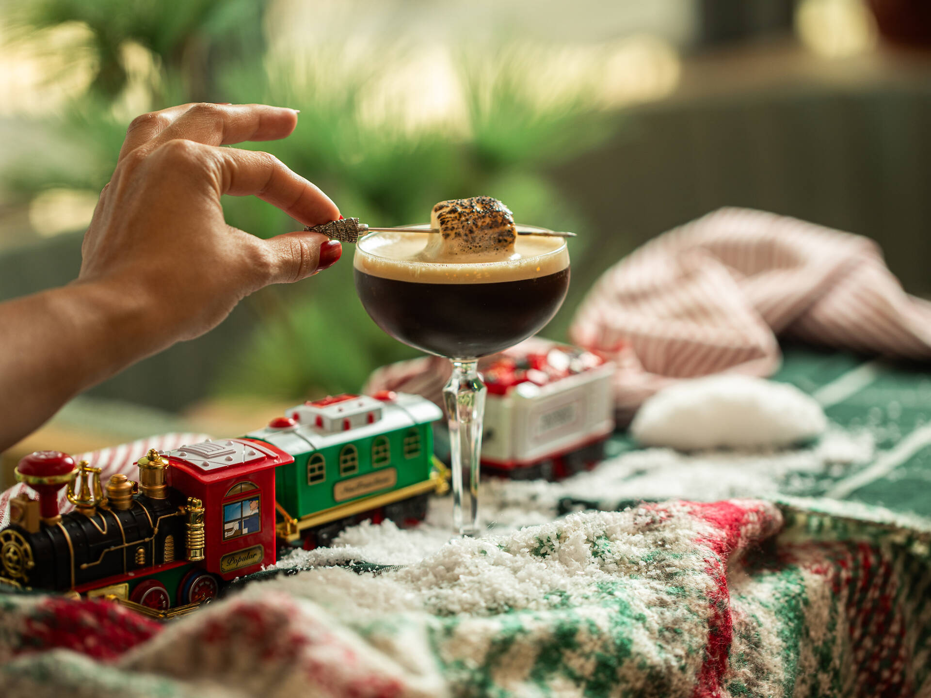 14 Best Holiday Bars in L.A. Celebrating With Cozy Cocktails, Christmas ...
