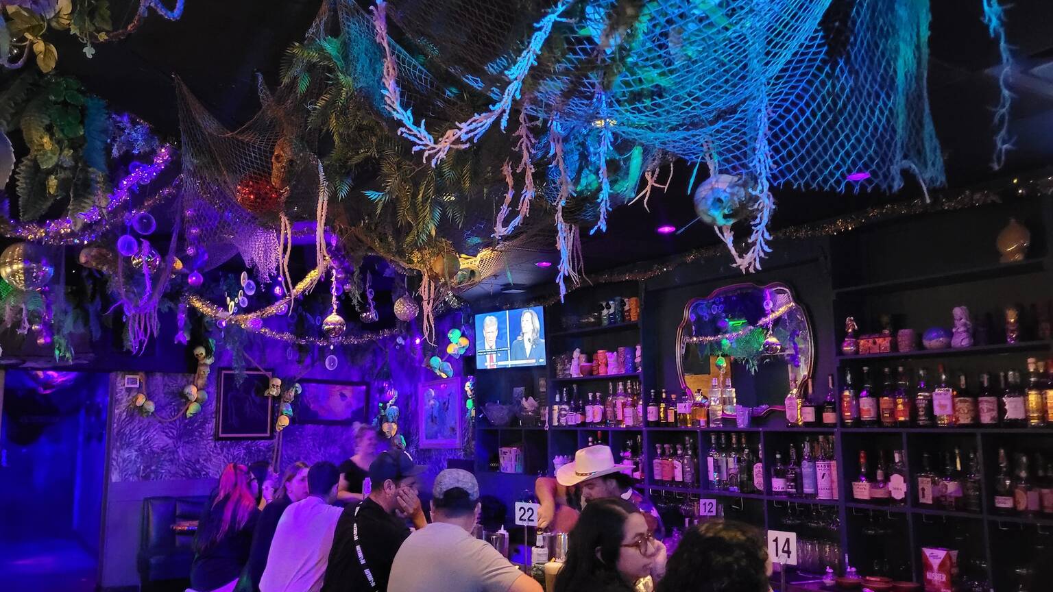 14 Best Holiday Bars in L.A. Celebrating With Cozy Cocktails, Christmas ...