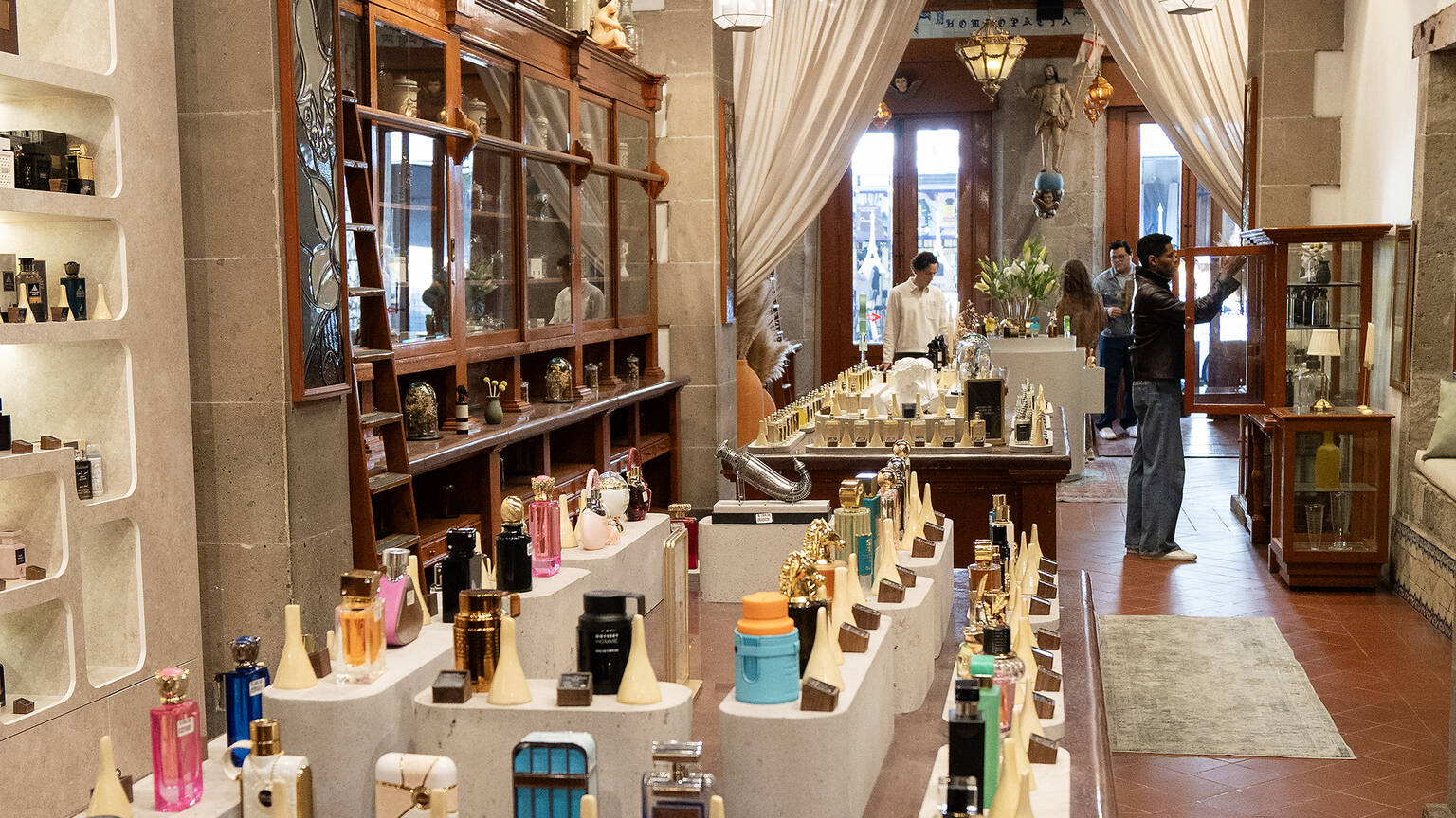 Mundo Perfumero, el local con perfumes económicos en el Centro de la CDMX