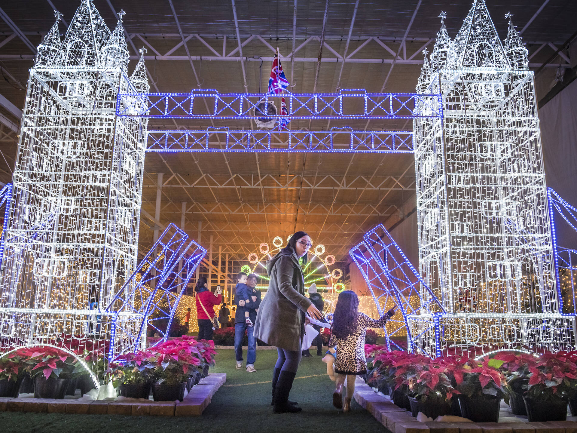 18 Festive Christmas Light Displays in the U.S. for a Magical Holiday