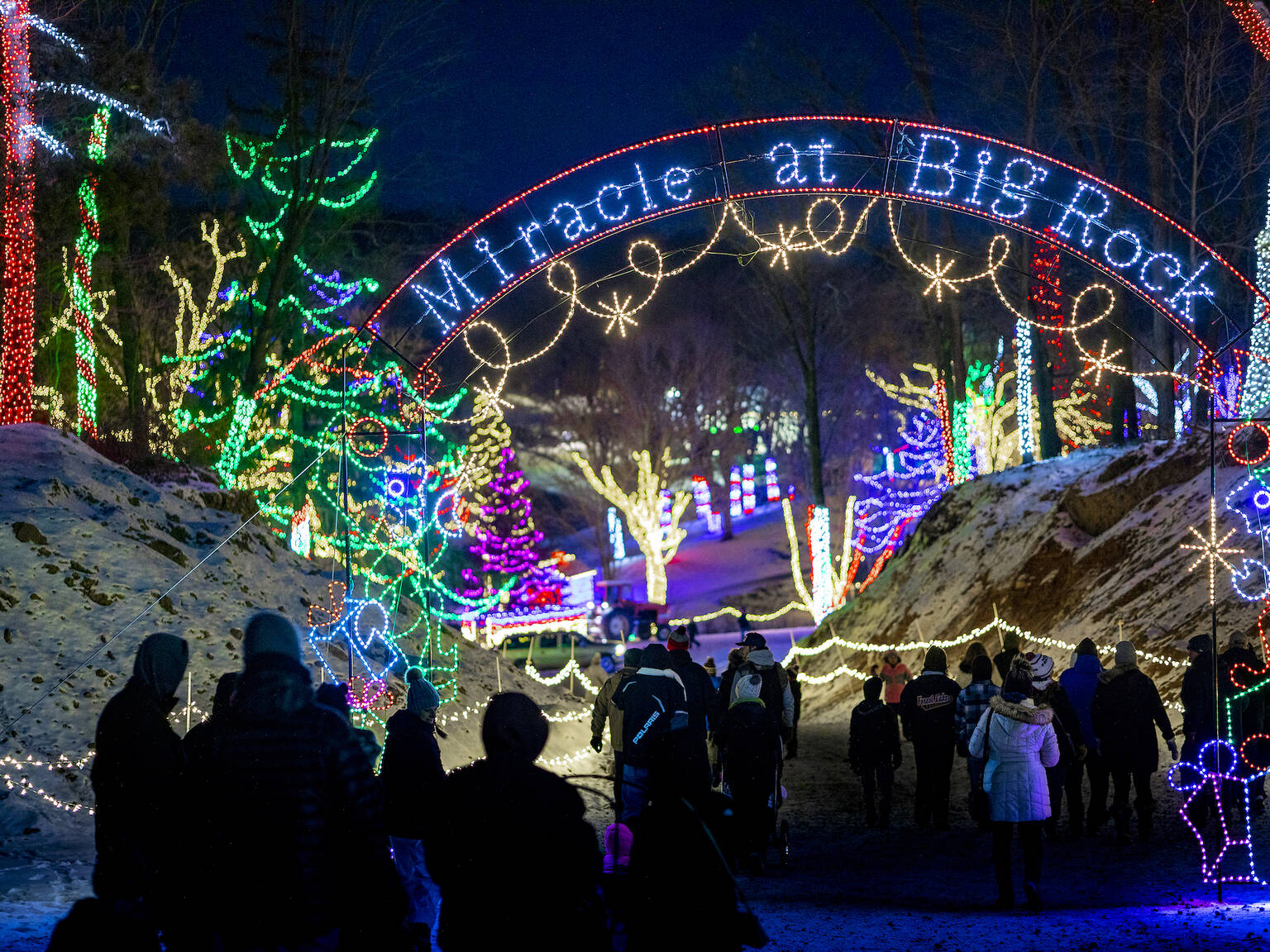 18 Festive Christmas Light Displays in the U.S. for a Magical Holiday