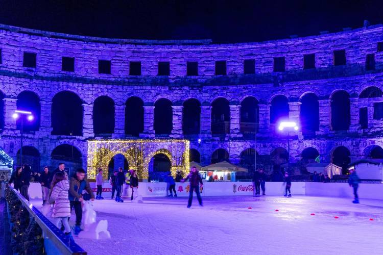 Pula Arena is transformed into a spectacular ice rink for Advent