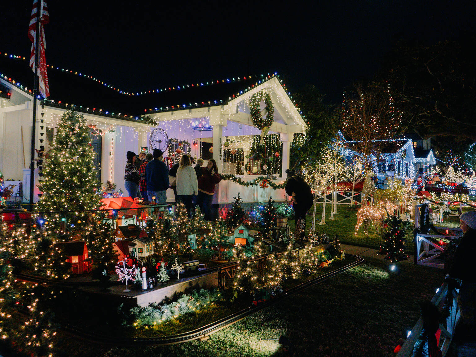 21 Places to See Christmas Lights in Los Angeles You Can’t Miss