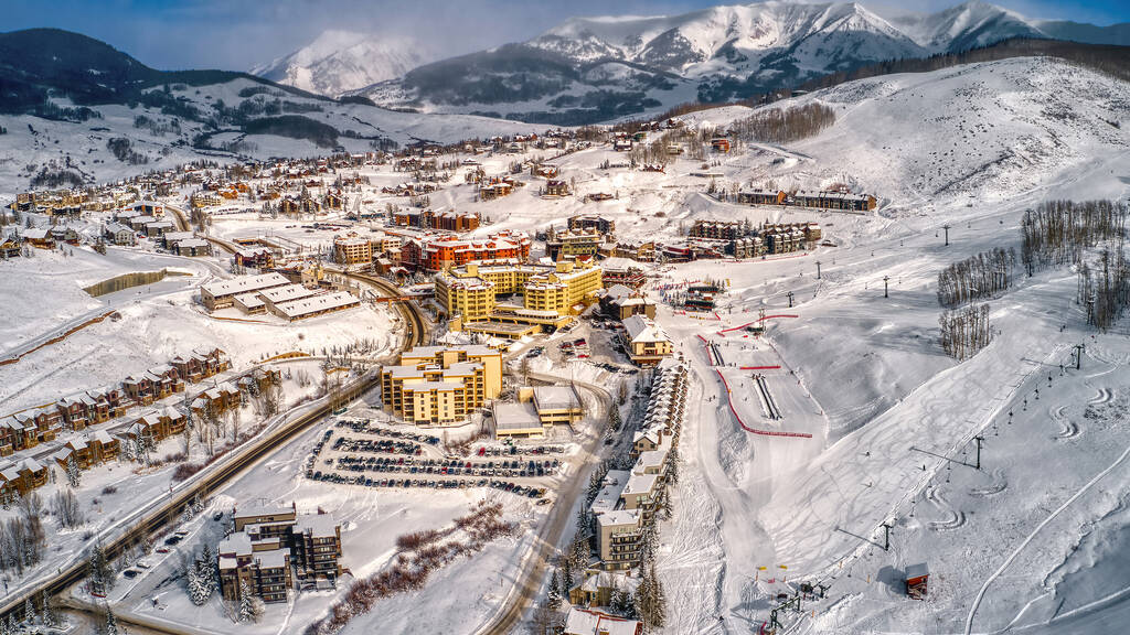 23 Best Ski Resorts in the U.S. For Great Power Days