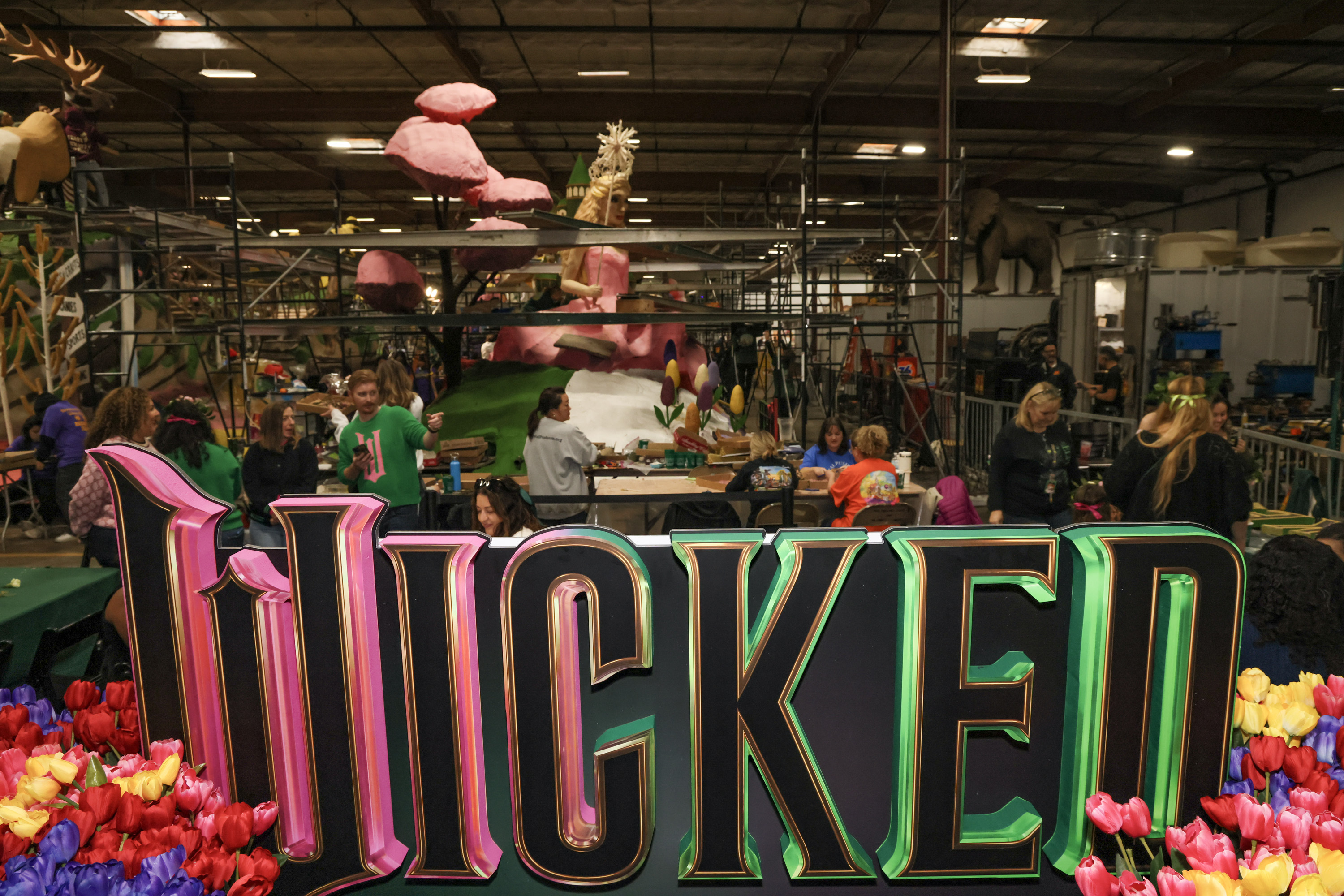 Catch Elphaba and Glinda in the Rose Parade’s new ‘Wicked’ float