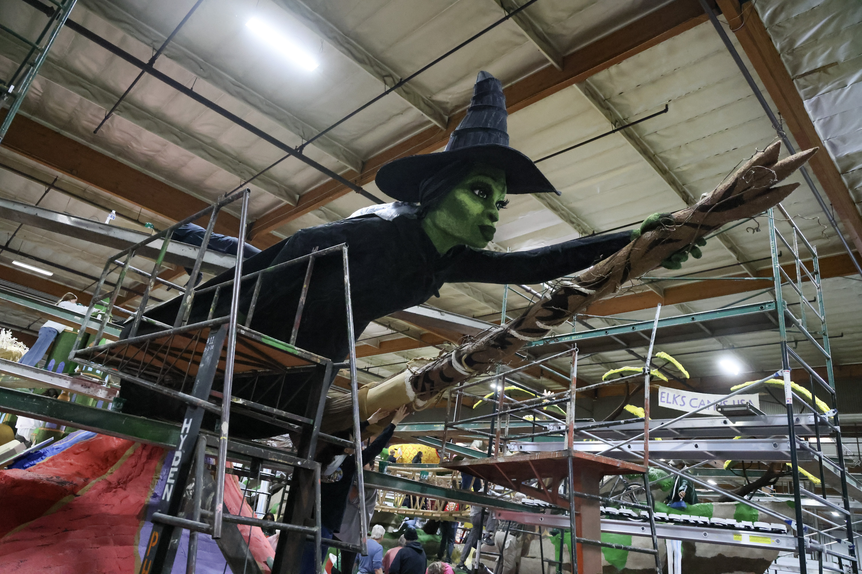 Catch Elphaba and Glinda in the Rose Parade’s new ‘Wicked’ float