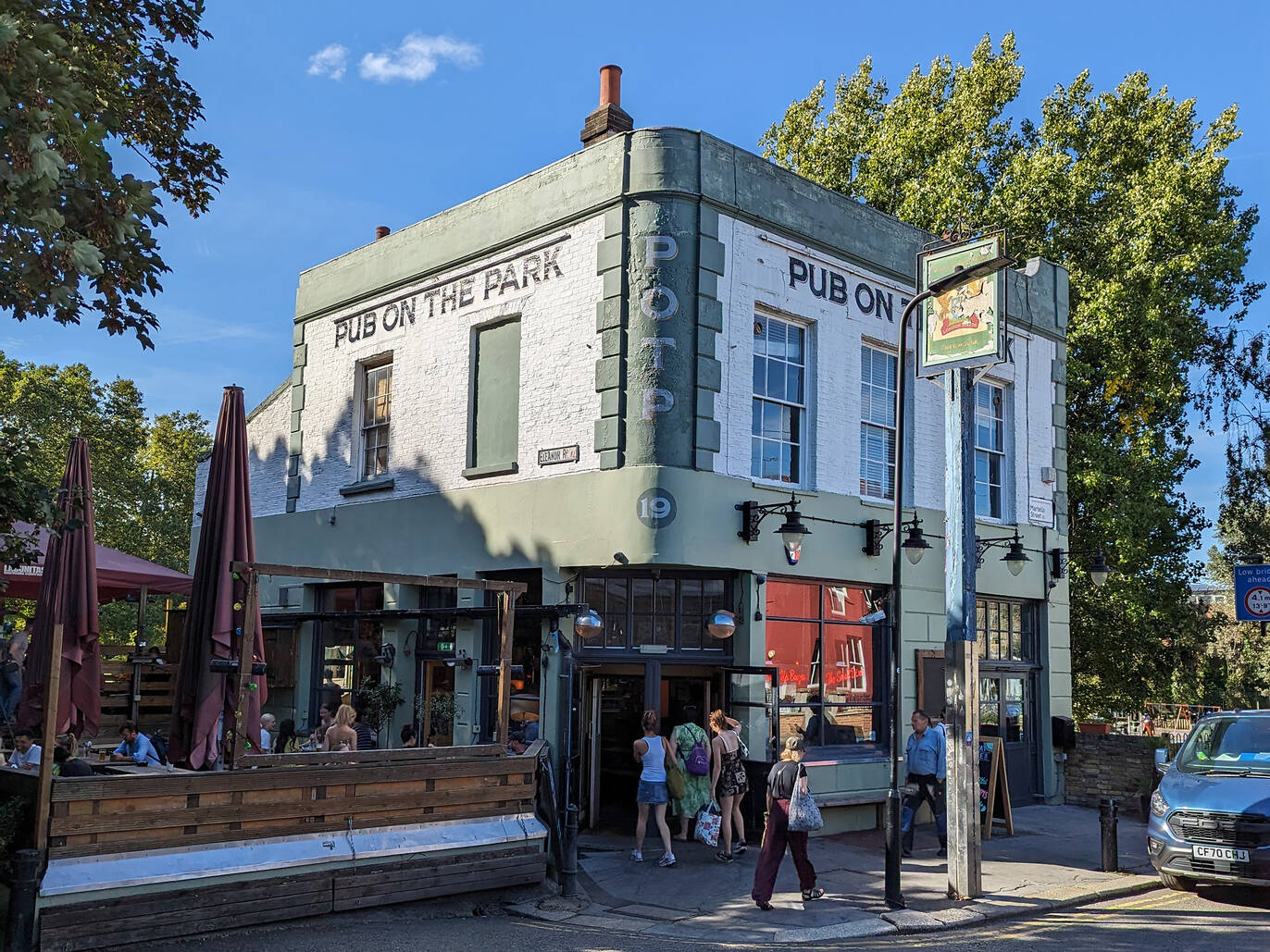 13 Best Pubs in Hackney For East London Boozing
