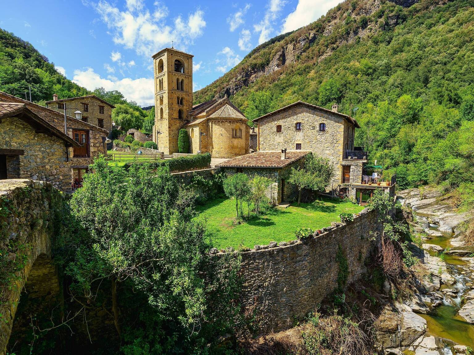 20 Beautiful Places in Catalonia for 2025