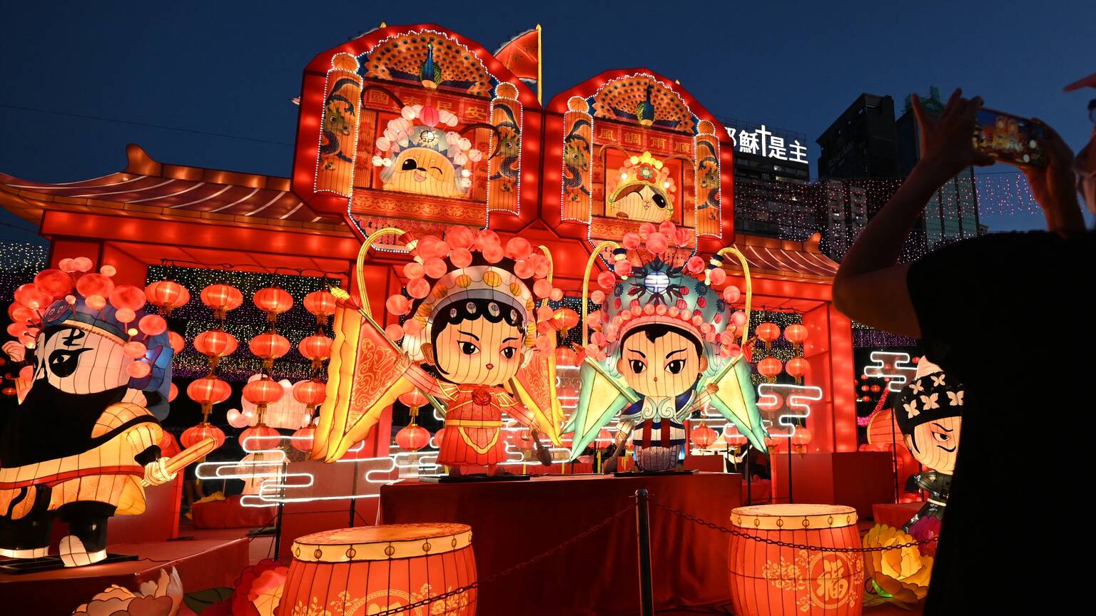 Is the Lantern Festival and the Mid-Autumn Festival the same thing?