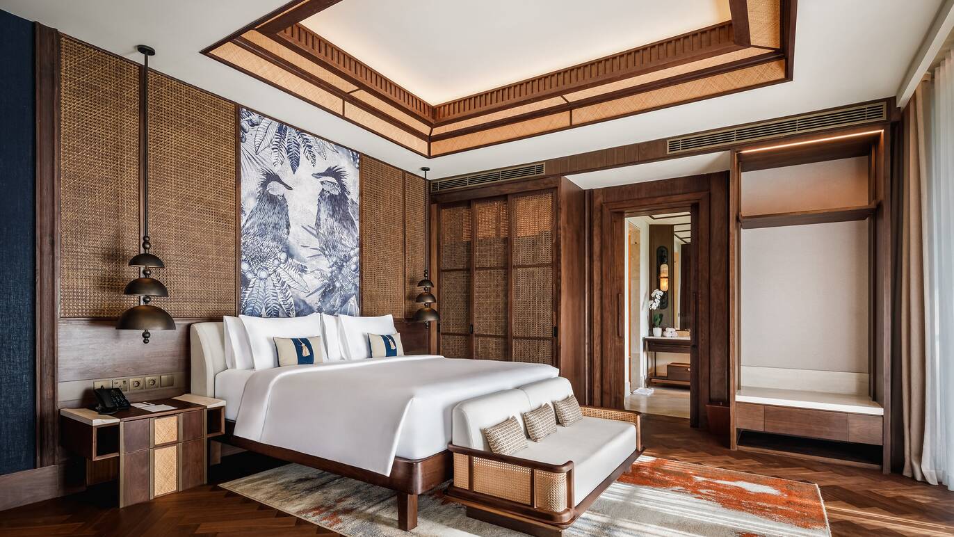 The Meru: Tropical Luxury by the Sea