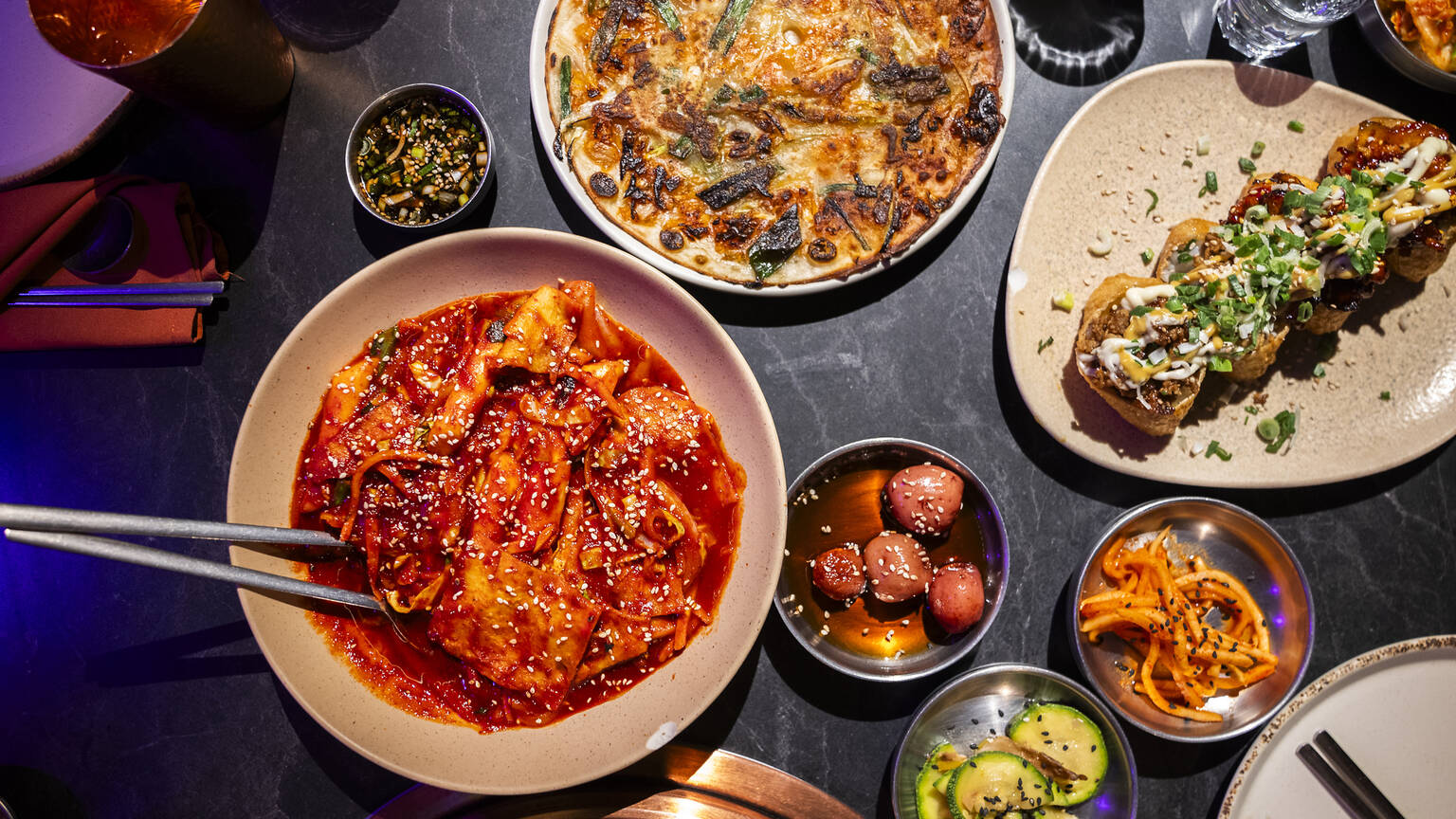 Xeul: BBQ coreano con salas de karaoke temáticas
