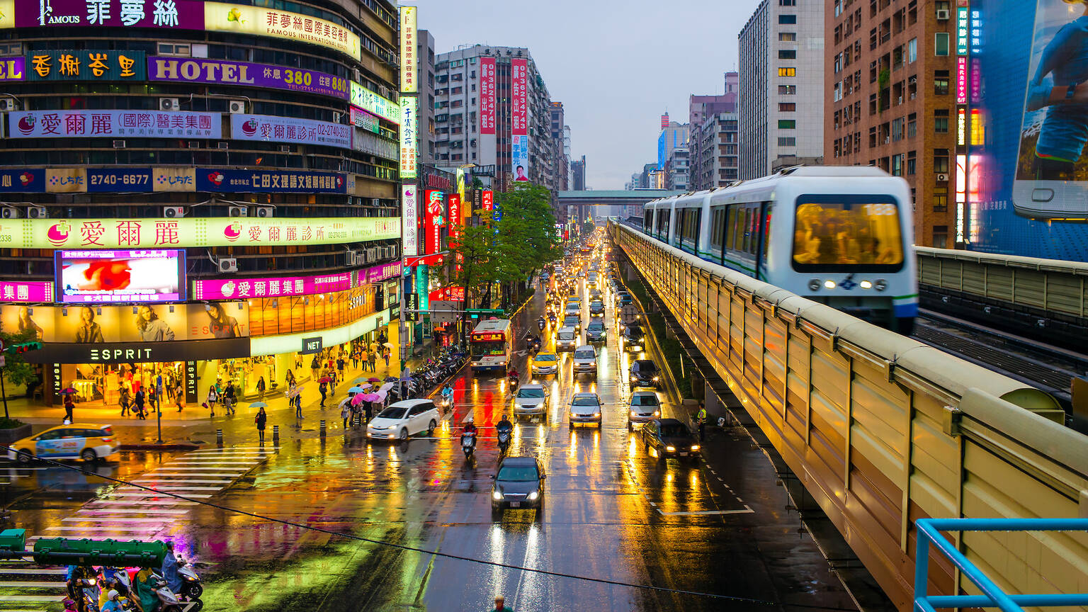 19 Cities With the World’s Best Public Transport, According to Locals