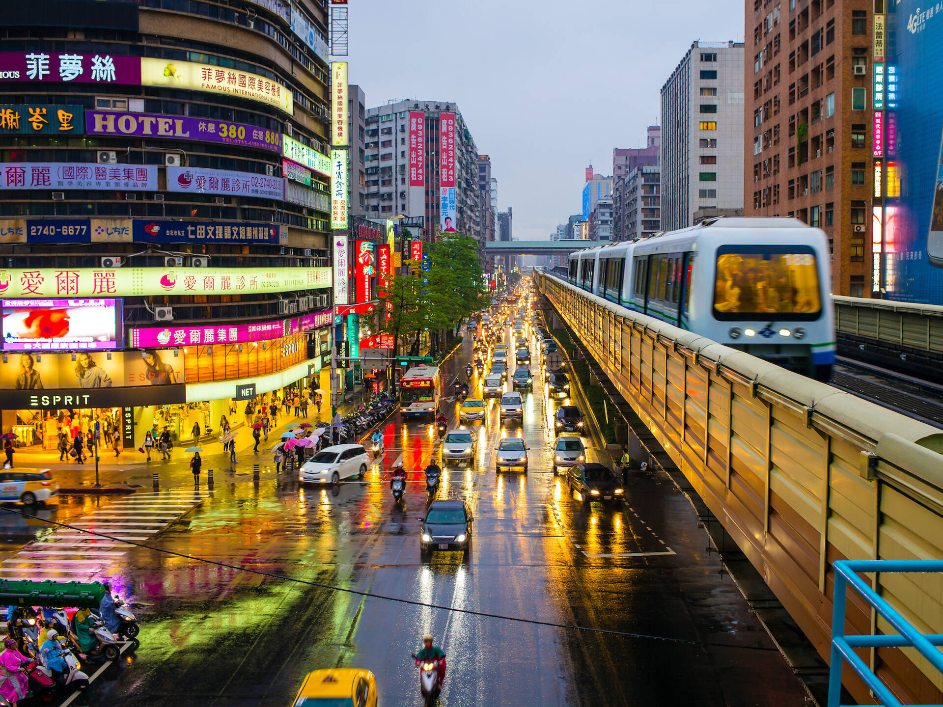 19 Cities With the World’s Best Public Transport, According to Locals