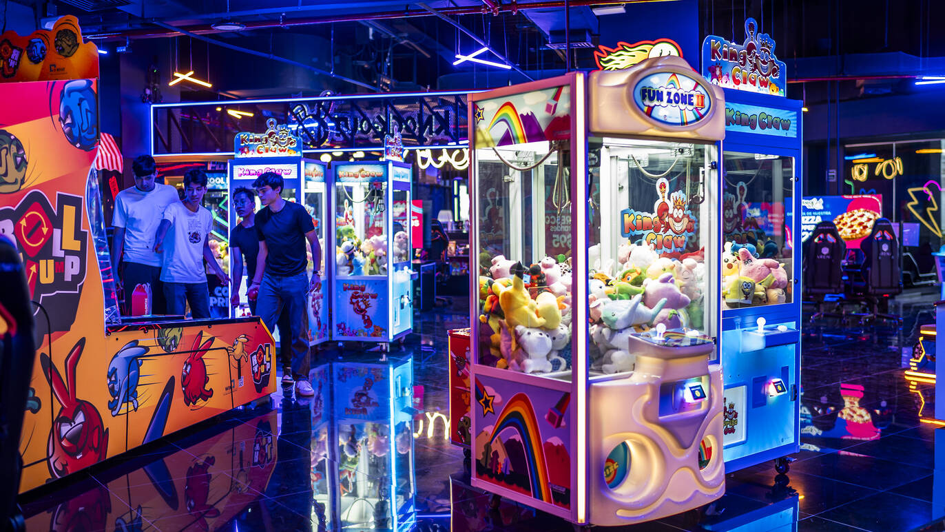 Knock Out, arcade con juegos para niños, adolescentes y adultos en Antara
