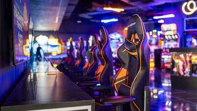 Knock Out, arcade con juegos para niños, adolescentes y adultos en Antara