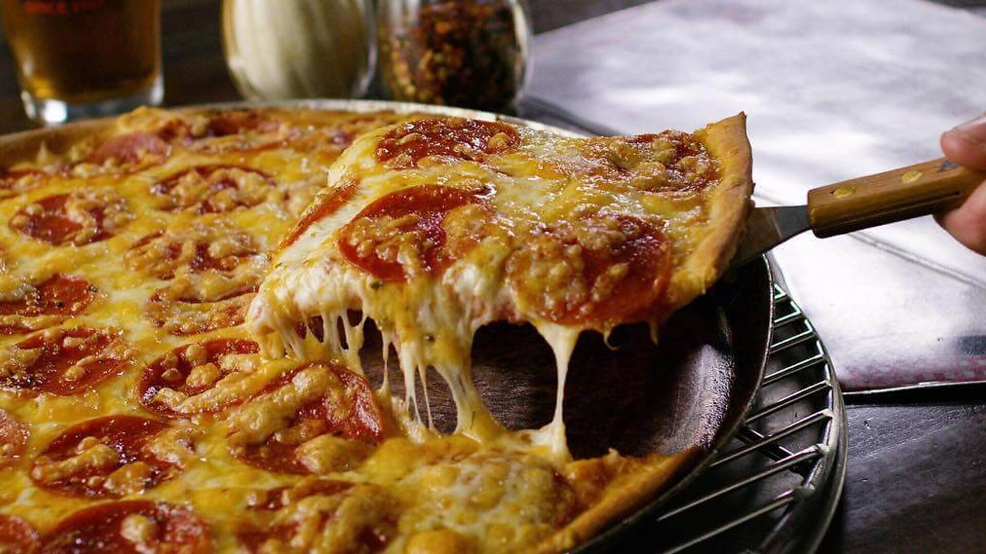 When is Aurelio's Pizza closing in Chicago?